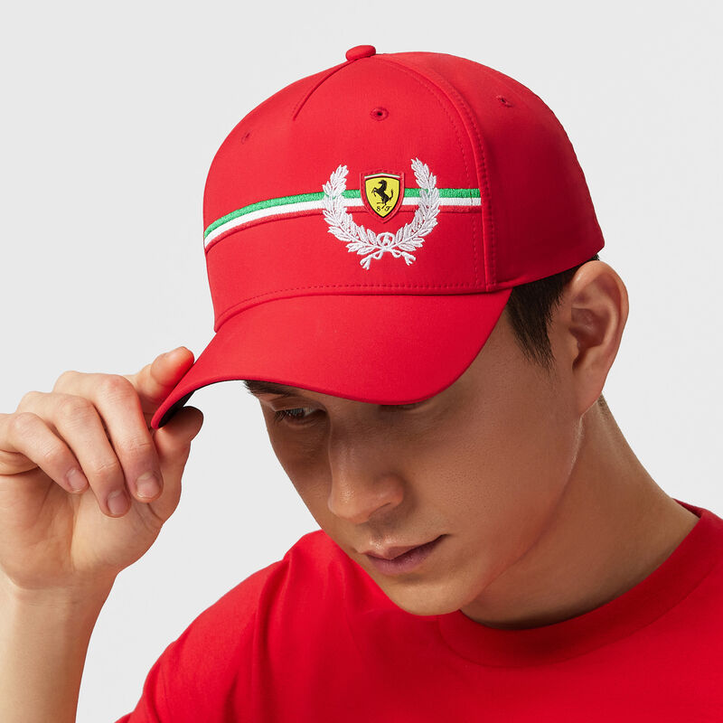 Casquette avec drapeau italien - Scuderia Ferrari F1 | Fuel For Fans