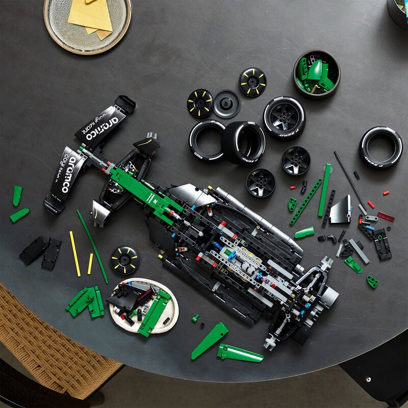 LEGO Technic Aston Martin Aramco AMR25 F1 Car - Aston Martin F1 Team ...