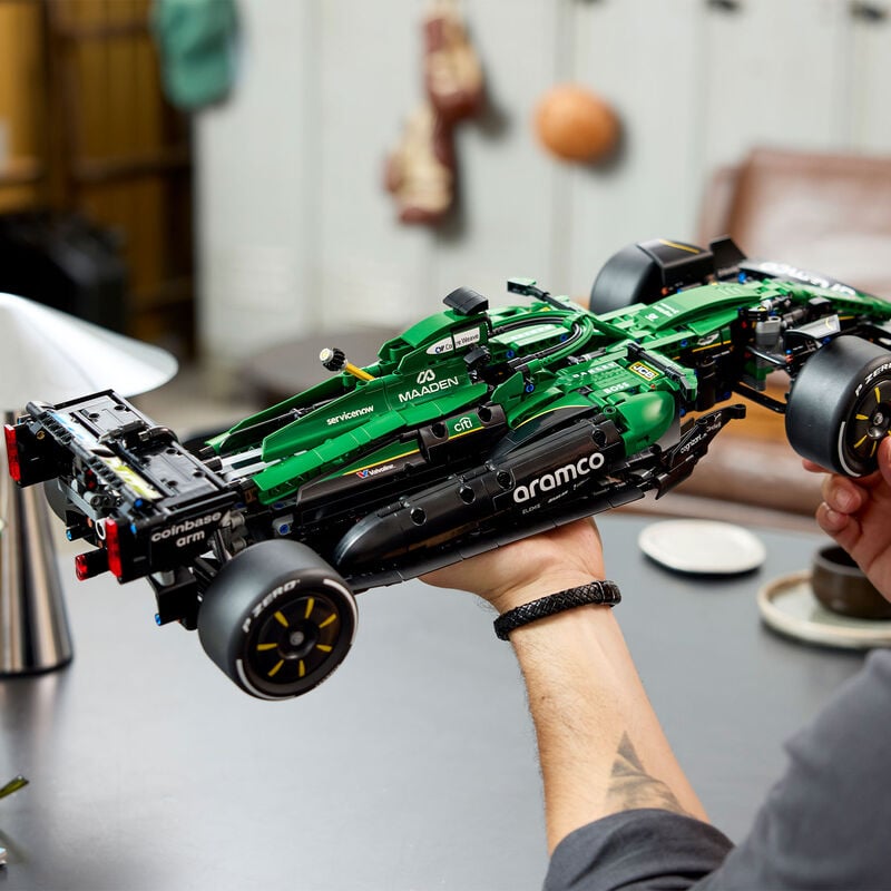 LEGO Technic Aston Martin Aramco AMR25 F1 Car - Aston Martin F1 Team ...